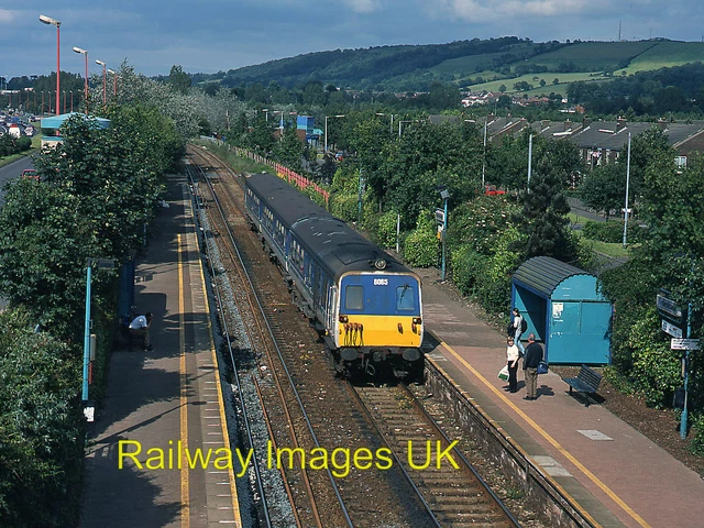 PHOTO IRISH RAILWAY 12x8 (A4) Train at Sydenham station - 2002 £5.00 ...