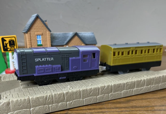 THOMAS FRIENDS TRACKMASTER Splatter Passenger Coach Motorized Train ...