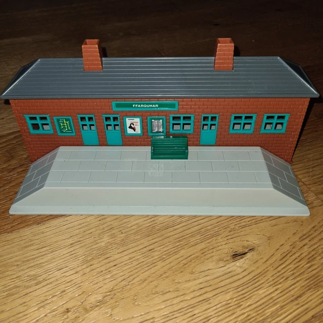 TOMY TRACKMASTER THOMAS the Tank Engine Ffarquhar Station £8.52 ...