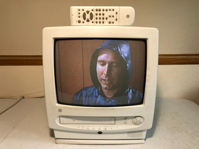 GE 13TVR45 13& CRT TV VCR Combo VHS Player Vintage White Retro Gaming w ...
