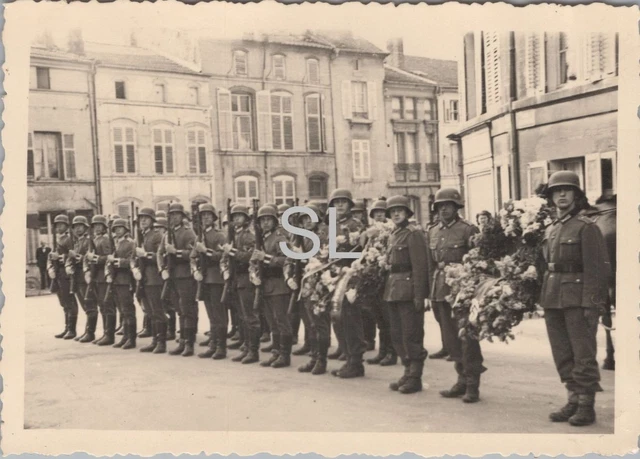 FOTO, MG.-BATL. 14, Beisetzung, Friedhof, Bar-le-Duc, Frankreich, 1942 ...
