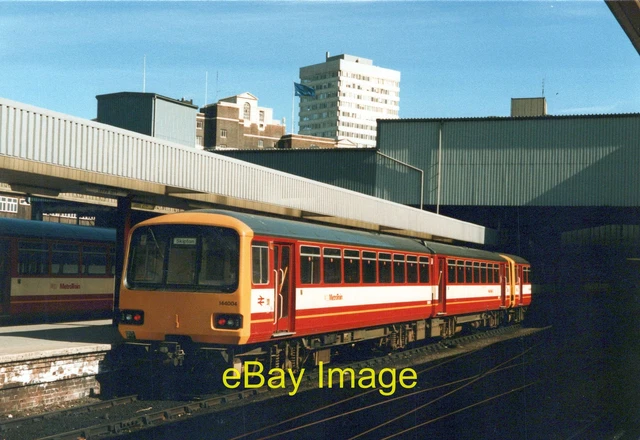 RAILWAY PHOTO 6X4 DMU Class 144 144004 MetroTrain Leeds Station c1989 £ ...