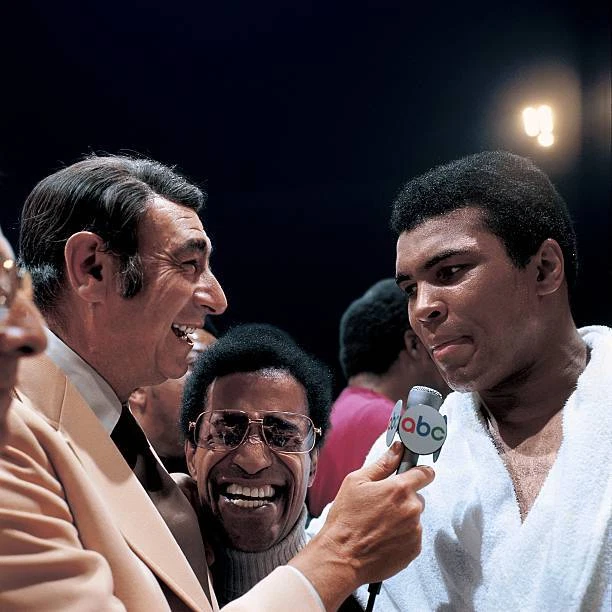 MUHAMMAD ALI WITH celebrity performer Sammy Davis Jr. And AB - 1973 Old ...
