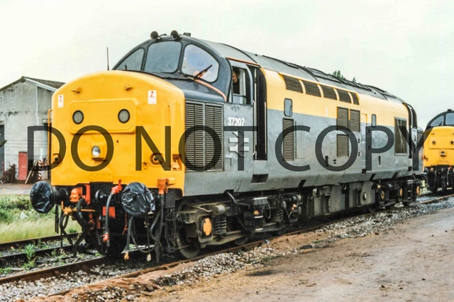 UK DIESEL TRAIN Railway Photograph Of Class 37 Loco 37207. Rm37-703 £1. ...