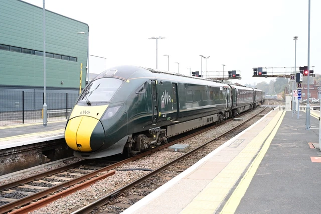 CLASS 802 no 802022 in gwr green at exeter st davids £1.20 - PicClick UK