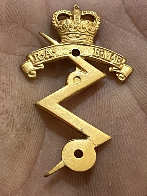 ROYAL AUSTRALIAN ELECTRICAL Mechanical Engineers Corp Badge Pin $12.50 ...