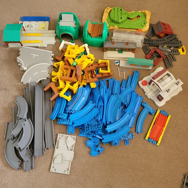 ULTIMATE TOMY TRACKMASTER thomas tank engine train set + trains £0.99 ...