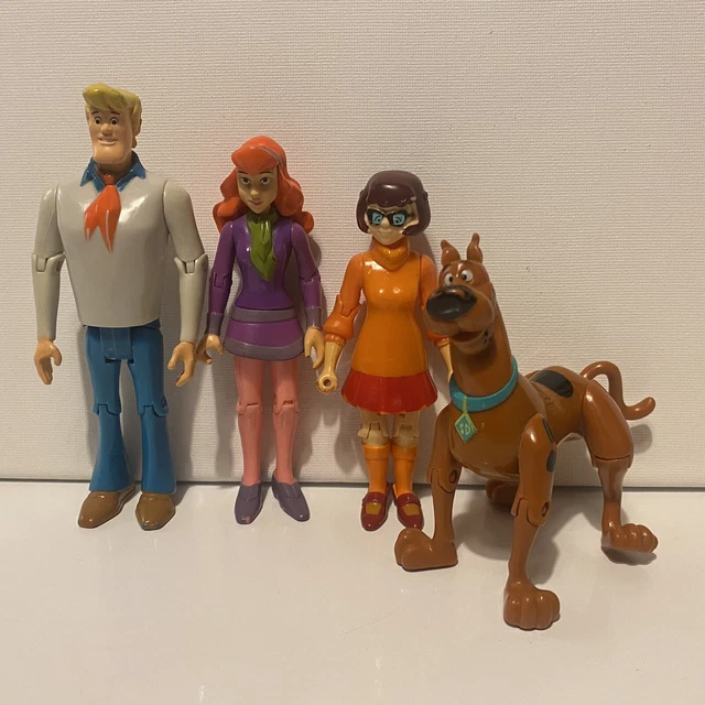SCOOBY-DOO MYSTERY SOLVING Crew - Fred Daphne Velma Scooby-Doo Figures ...