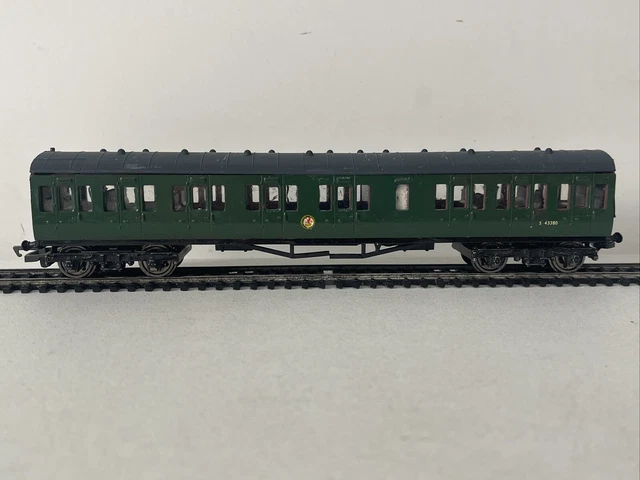 KIT BUILT OO Code 3 S43380 Sr Suburban 2Nd Class Green Coach Model ...