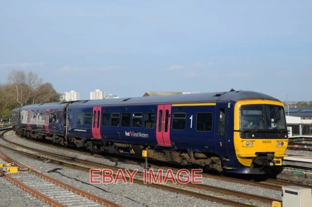 PHOTO CLASS 166 Network Express Turbo 3-Car Dmu No.166 209 Approaching ...