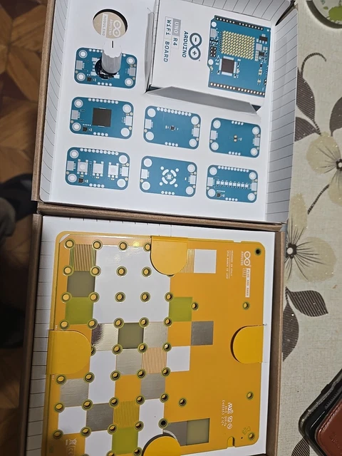 ARDUINO PLUG & Make Kit | AKX00069 | UNO R4 WiFi & 7 Modulino Sensors ...