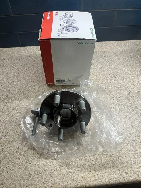 LAND ROVER FREELANDER 2 OEM FRONT WHEEL BEARING AND HUB ASSEMBLY ...