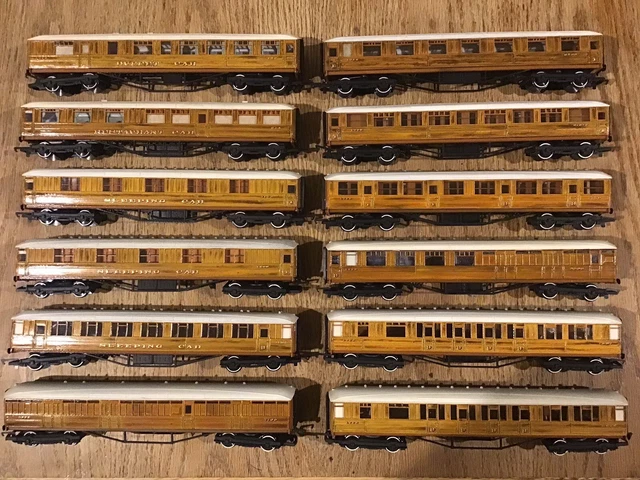 RAKE OF 12 Hornby LNER Teak Look Model Train / Railway Coaches £155.00 ...