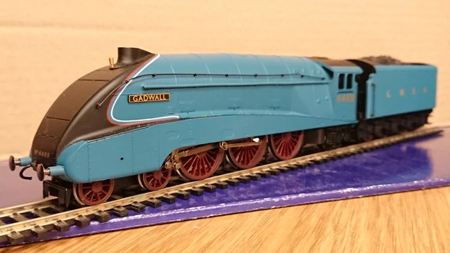 HORNBY OO GAUGE LNER A4 Class GADWALL 4469 Steam locomotive & Tender ...