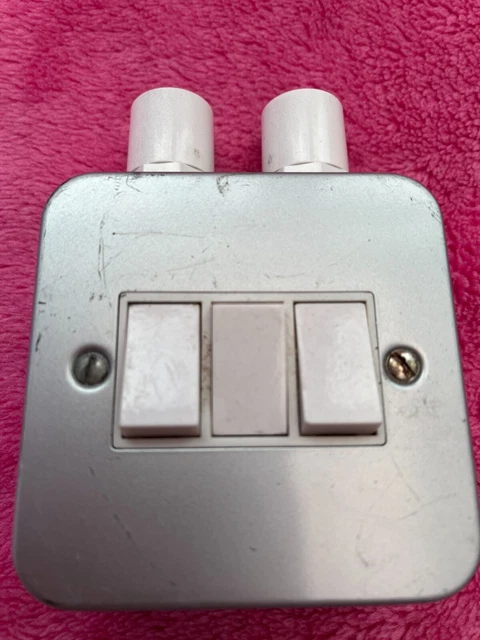 MK METALCLAD 3 Gang Switch & Back Box Used £9.99 - PicClick UK