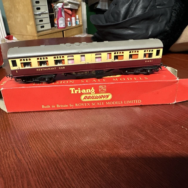 TRI-ANG RAILWAYS R.224 Restaurant Car Maroon/Cream - Boxed £5.92 ...