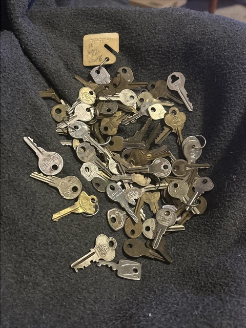 LOT OF 1950’S -70’s Old Keys Different Styles/makes Over 80 Keys! $15. ...