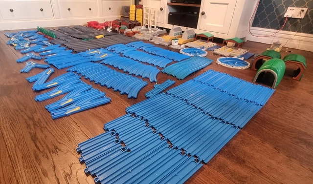 THOMAS THE TANK ENGINE BUNDLE TOMY TRACKMASTER ULTIMATE TRAIN SET 300 ...