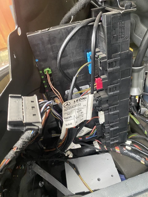 MERCEDES BENZ W209 Convertible Rear Fuse Box SAM Module Control Unit ...