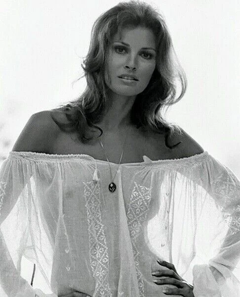 RAQUEL WELCH UNSIGNED 10" x 8" Photo - SEXY actress - Donation to ...