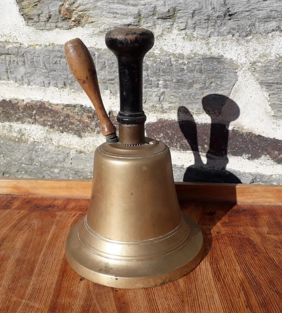 ANCIENNE CLOCHE D'ÉCOLE à main en bronze et bois 21,5cm 1kg EUR 80,00 ...