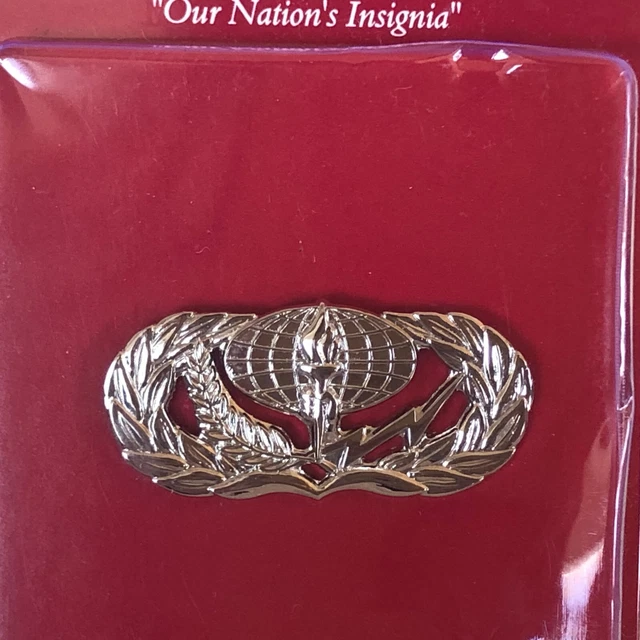 VANGUARD AIR FORCE Badge Rank Regulation Spec Captain Pin 3/4" USAF £8. ...