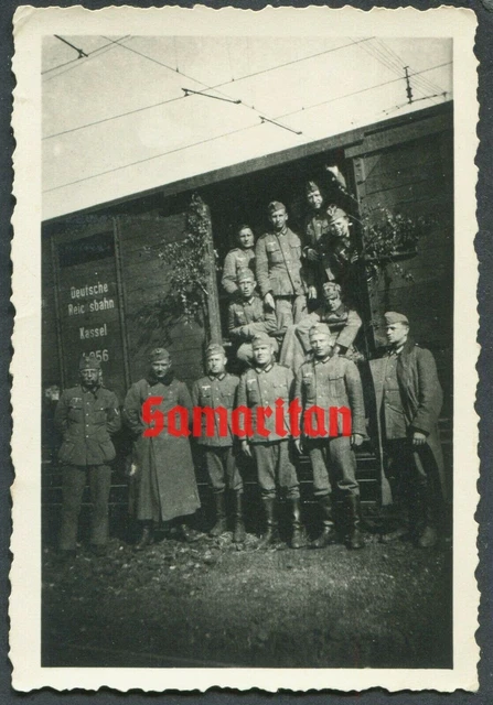 E4/1 WW2 ORIGINAL Photo Of German Wehrmacht Soldiers At Train Station £ ...