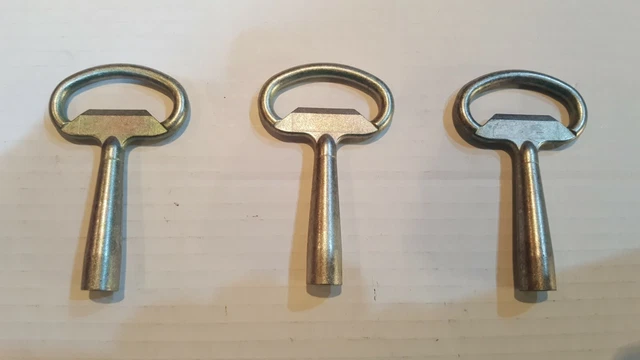 WHEELIE BIN KEY, 3 keys. fits most common wheelie bins 240L to 1100L. £ ...