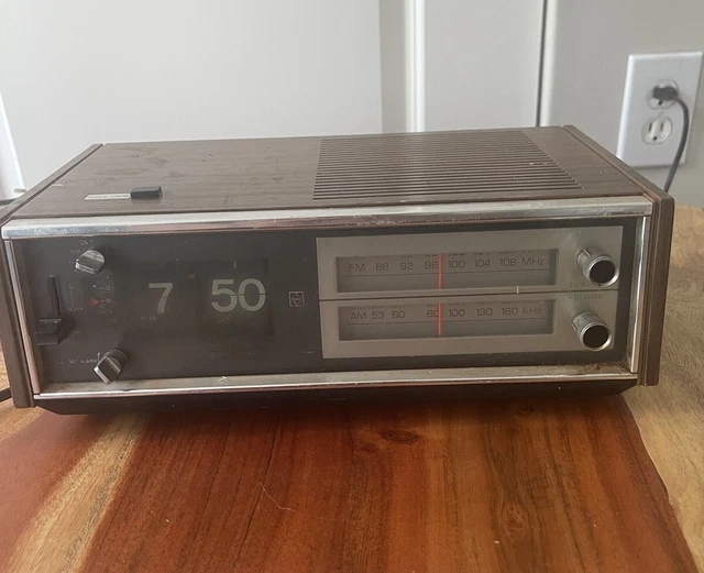 VINTAGE PANASONIC AM/FM Flip Face Clock Radio Model RC-6530 Works *read ...