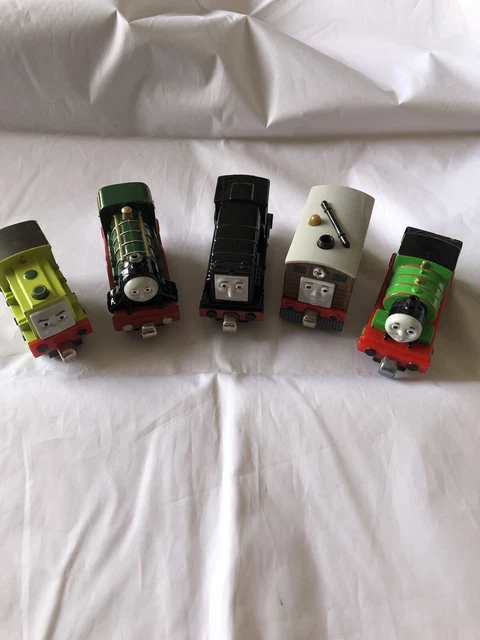 THOMAS THE TANK Engine Bundle Magnetic Engines & Carriages. Used £7.99 ...