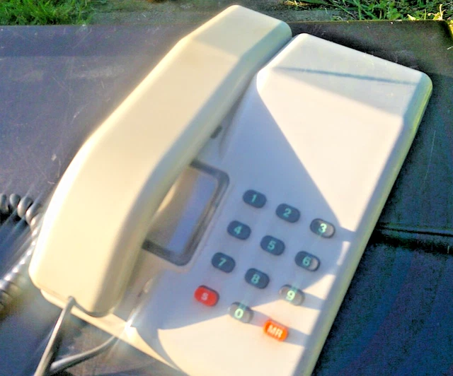 VINTAGE BT TELECOM Cream Stylish 80s Push-Button Phone Landline British ...