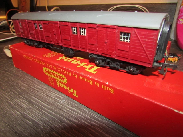 VINTAGE TRI-ANG OO Gauge R227 Utility Van in BR Rail Maroon Livery ...