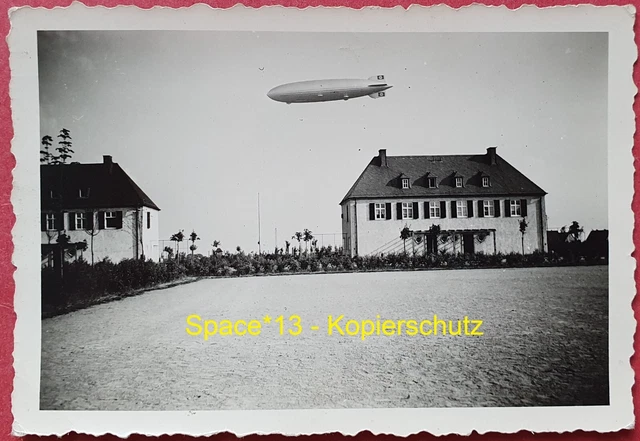 FOTO LUFTSCHIFF GRAF Zeppelin fliegt über Flugfeld wk2 Zeppelin LZ 130 ...