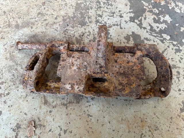 ORIGINAL WW2 GERMAN Army Panzer 3/4 Battle Damaged Track Link & Pin EUR ...