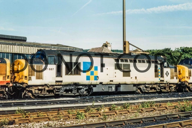UK DIESEL TRAIN Railway Photograph Of Class 37 37687. Loco. Rm37-1663 £ ...