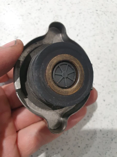 MERCEDES-BENZ 190E W201 W124 R107 W126 tappo serbatoio raffreddamento ...