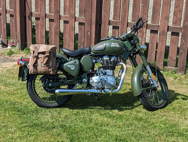 ROYAL ENFIELD CLASSIC 500 Battle Green EFI 2020 1,200 Miles! £3,900.00 ...