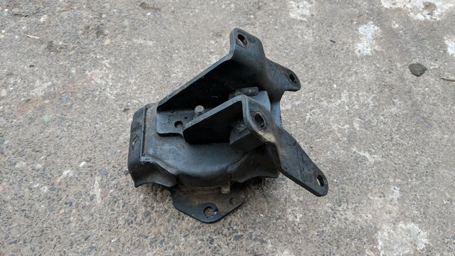 MITSUBISHI SHOGUN MK3 3.2 Did Engine Mount Suspension Os Driver Side £ ...