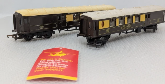 TRI-ANG OO GAUGE Passenger Carriages x 2 Vintage Car 77 & Car 79 MBT ...