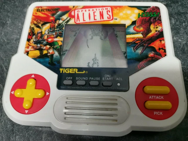 TIGER ELECTRONICS OPERATION Aliens Alien LCD Electronic Handheld Game £ ...