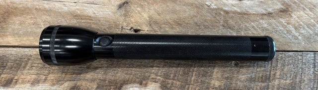 VINTAGE RADIO SHACK Flashlight. Rare. Made In Macau Baton Style $20.00 ...