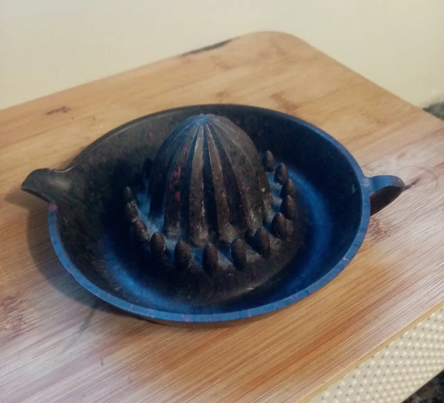 VINTAGE OR OLD Bakelite Lemon Juicer or Squeezer Boxed Retro ...