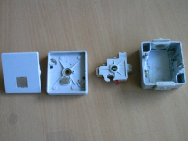 BOUTON POUSSOIR PLEXO ancien modèle Legrand 91827 avec voyant inclus ... BOUTON POUSSOIR PLEXO ancien modèle Legrand 91827 avec voyant inclus ...
