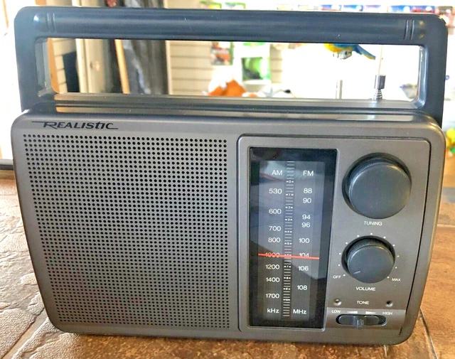 VINTAGE REALISTIC RADIO Shack AM/FM Portable Radio Receiver Model 12 ...