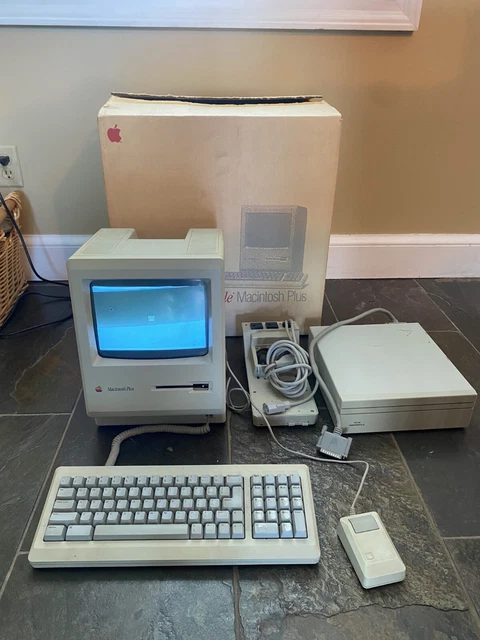 VINTAGE APPLE MACINTOSH Plus Computer 1MB RAM M0001A Powers On Read ...