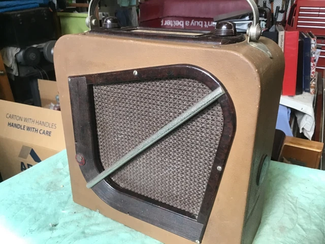 VINTAGE MONARCH FAUX covered timber cased valve/ tube radio $90.00 ...