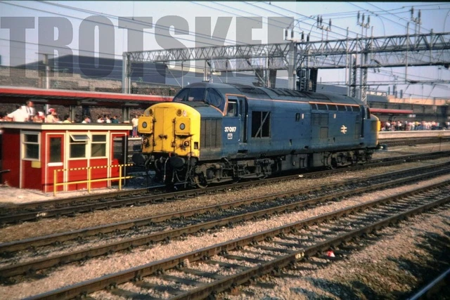 35MM SLIDE BR British Rail Diesel Loco Class 37 37097 1987 Original £4. ...