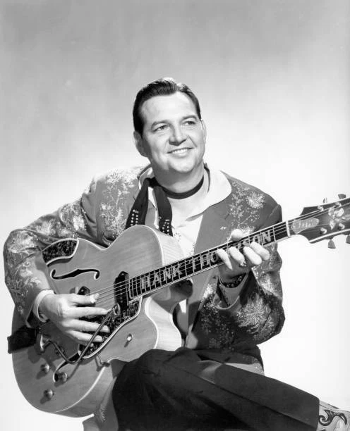 COUNTRY SINGER HANK Thompson Poses For A Portrait With Guitar Old Music ...