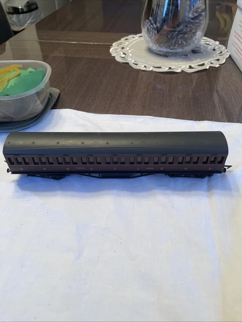 AN OO GAUGE Grafar Coach In Crimson Unboxed number 16385 £7.59 ...