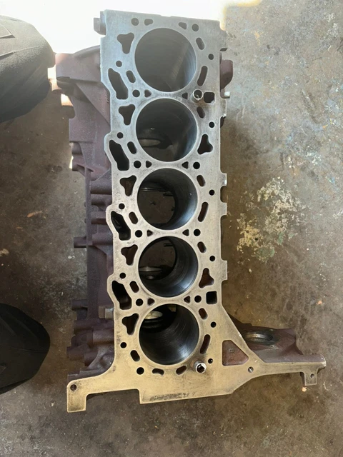 FORD RANGER 3.2 5 cylinder engine block with rods and pistons. In good ...